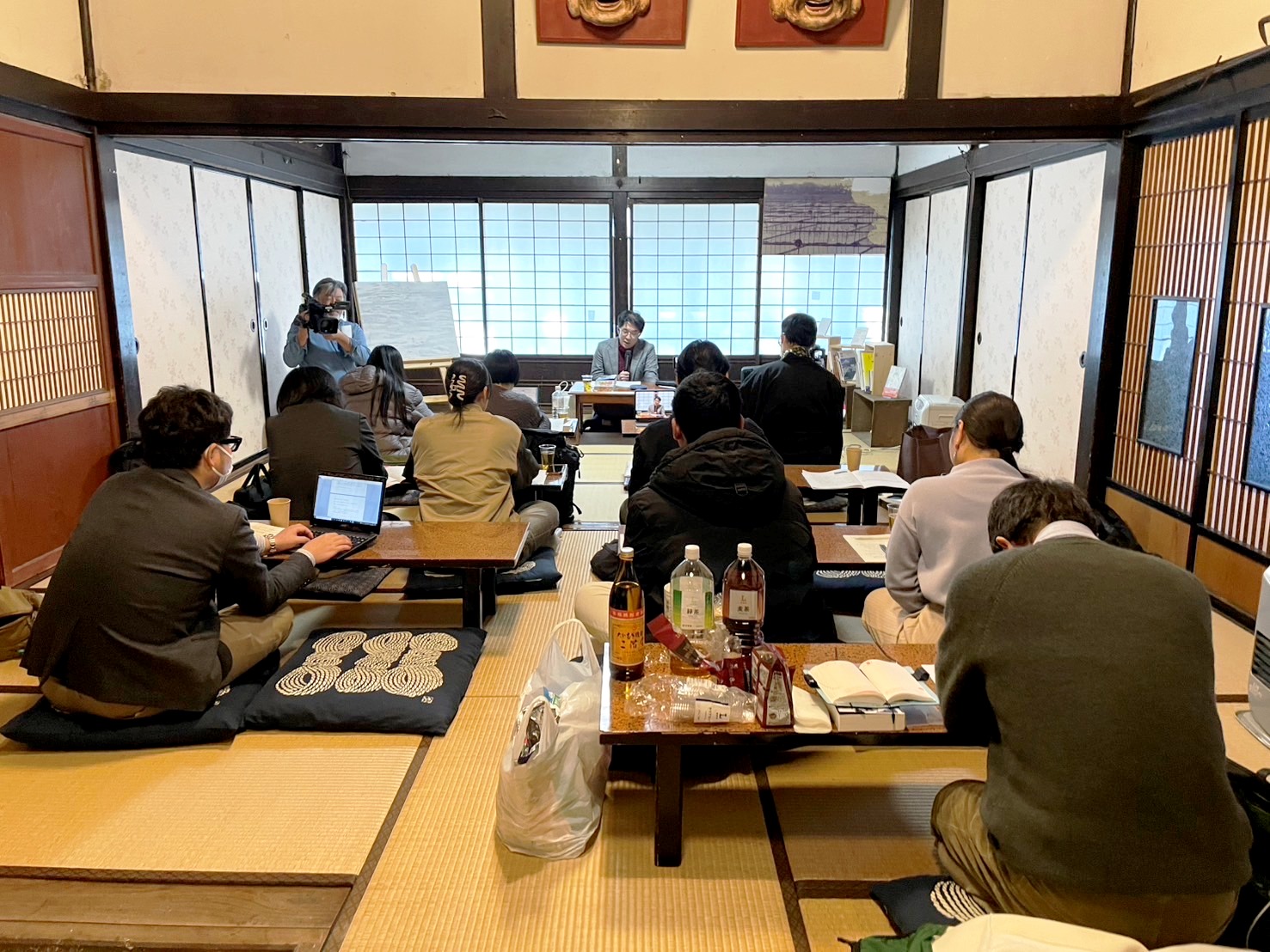 伊藤嘉高准教授が登壇した合宿イベント等、新潟発の出版社IAAB EDITの取り組みがNSTニュースで紹介されます | 更新情報 | 新潟大学人文学部
